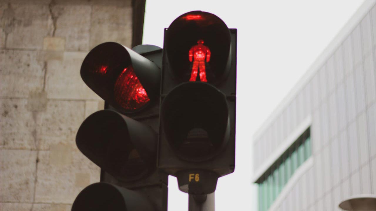 Riforma Codice della Strada: semafori "solo precedenza", ti salti il rosso pieno e non ti ...