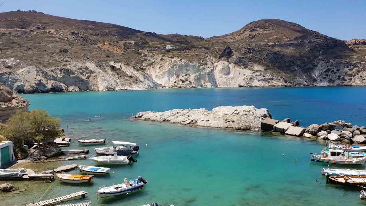 ADDIO alla perla delle Cicladi: l'isola greca più famosa al mondo chiude i battenti: turisti ...